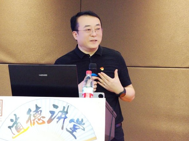 邱文航做客武职道德讲堂，畅谈“建筑设计弘扬文化自信”_大武汉